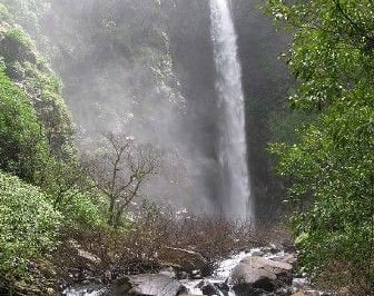 Sada Waterfalls near Goa - Waterfalls of Goa | Mapotic